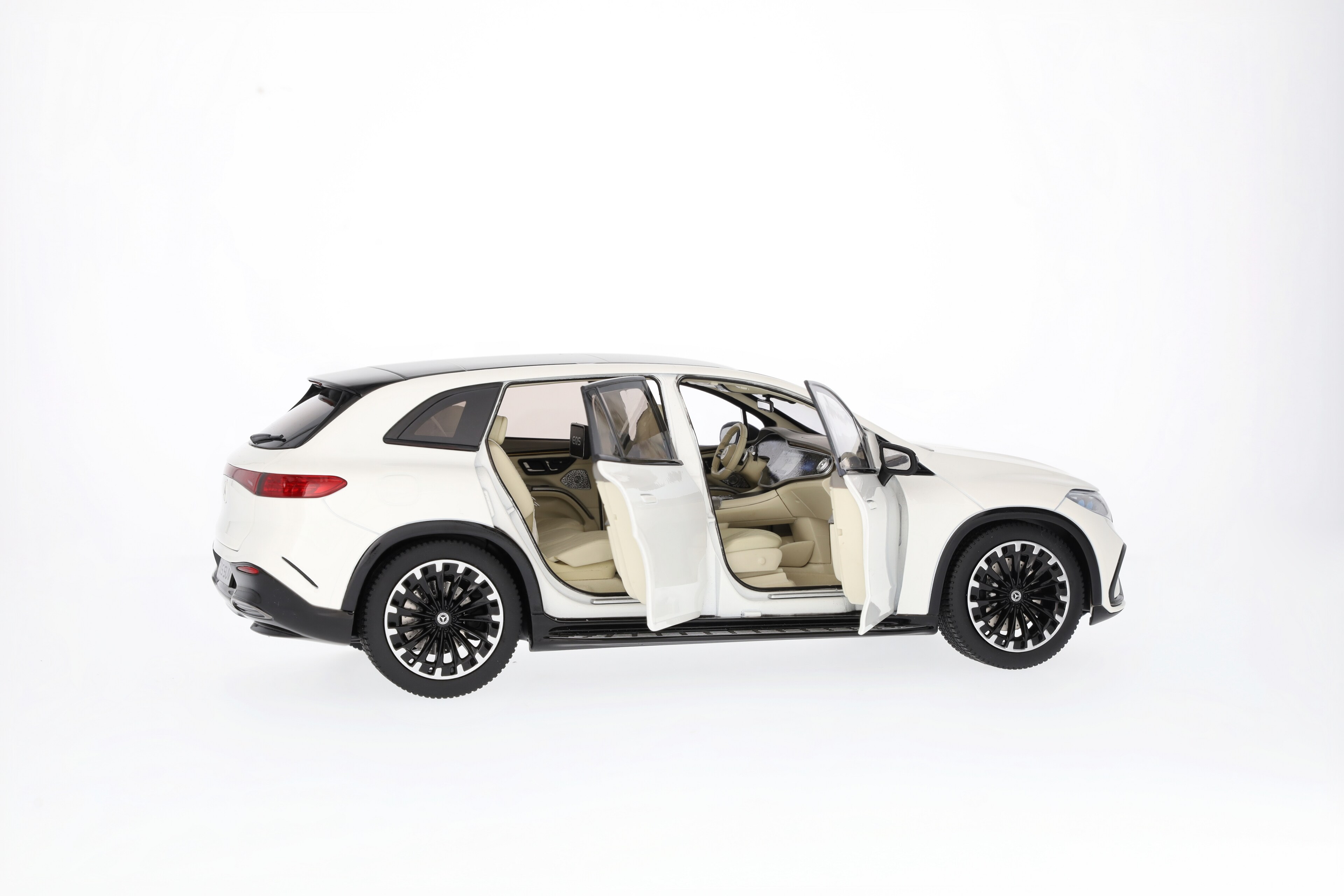 EQS SUV, AMG Line, X296 G manufaktur diamantweiß bright, NZG, 1:18 | B66960590